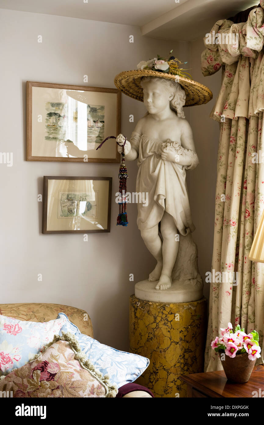 Council flat interior hi-res stock photography and images - Alamy