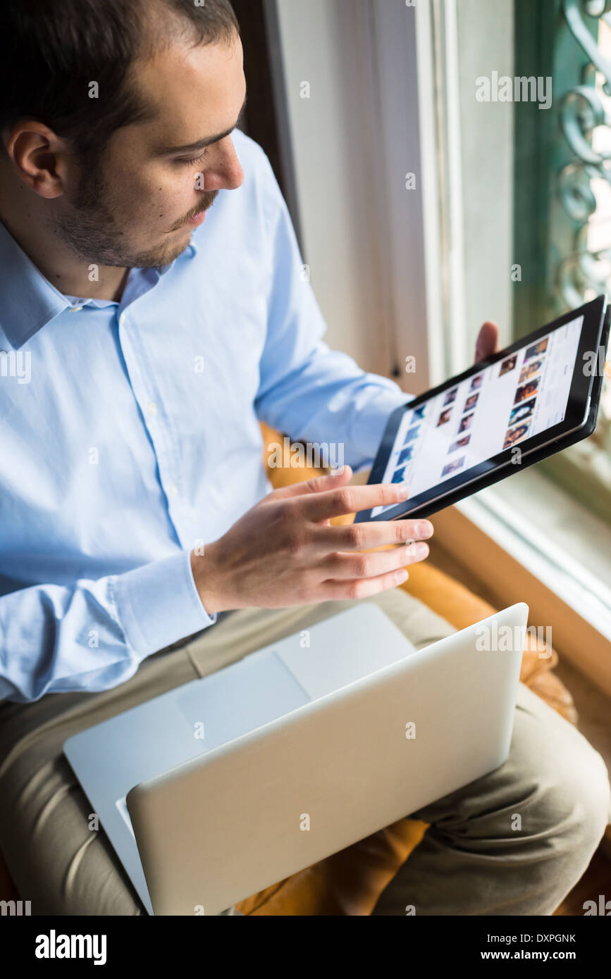Mobile screen multimedia devices hi-res stock photography and images ...