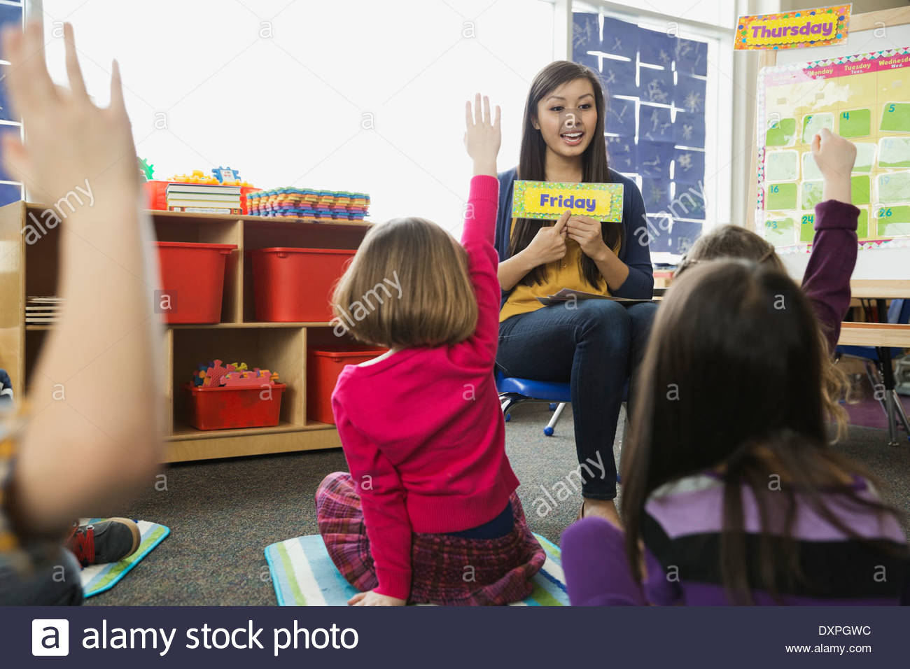 Teacher pointing students hi-res stock photography and images - Alamy