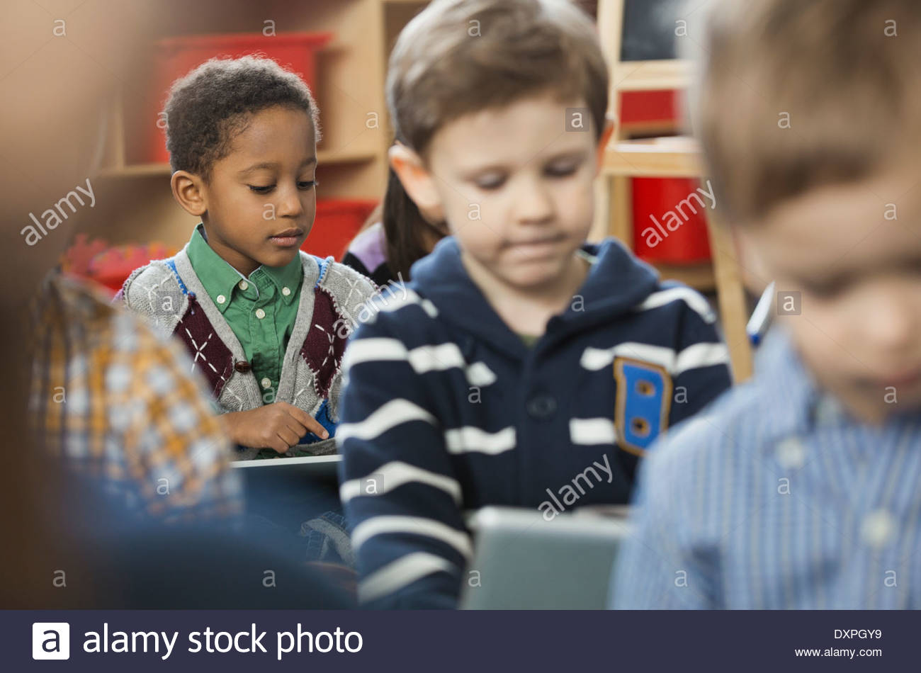 Children in classroom hi-res stock photography and images - Alamy