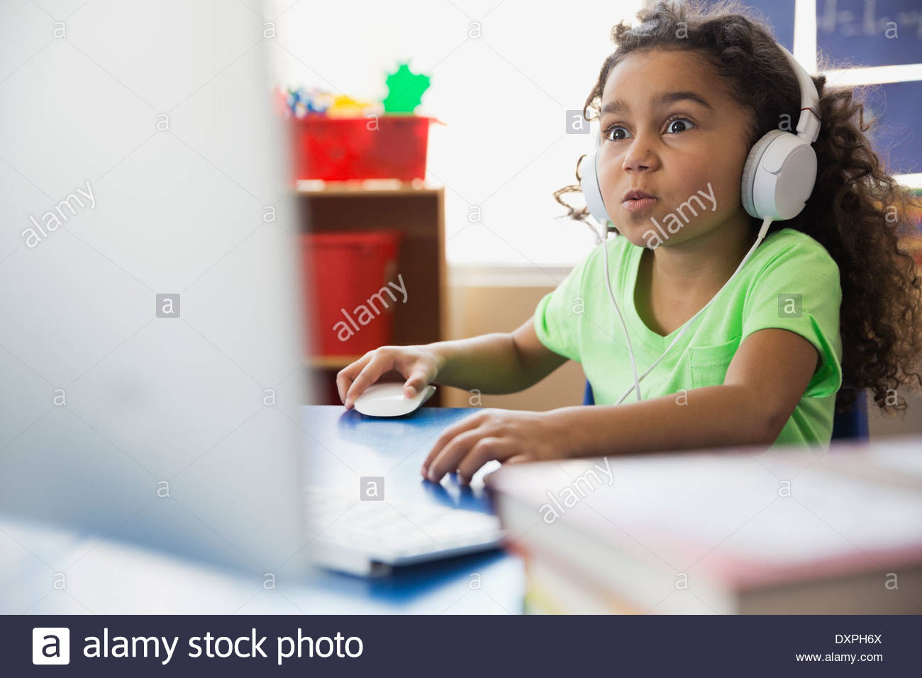 Computer classroom headphones hi-res stock photography and images - Alamy