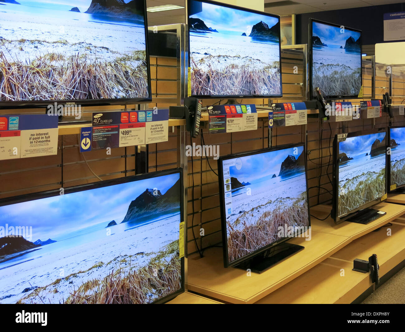 Tv screens store display hi-res stock photography and images - Alamy