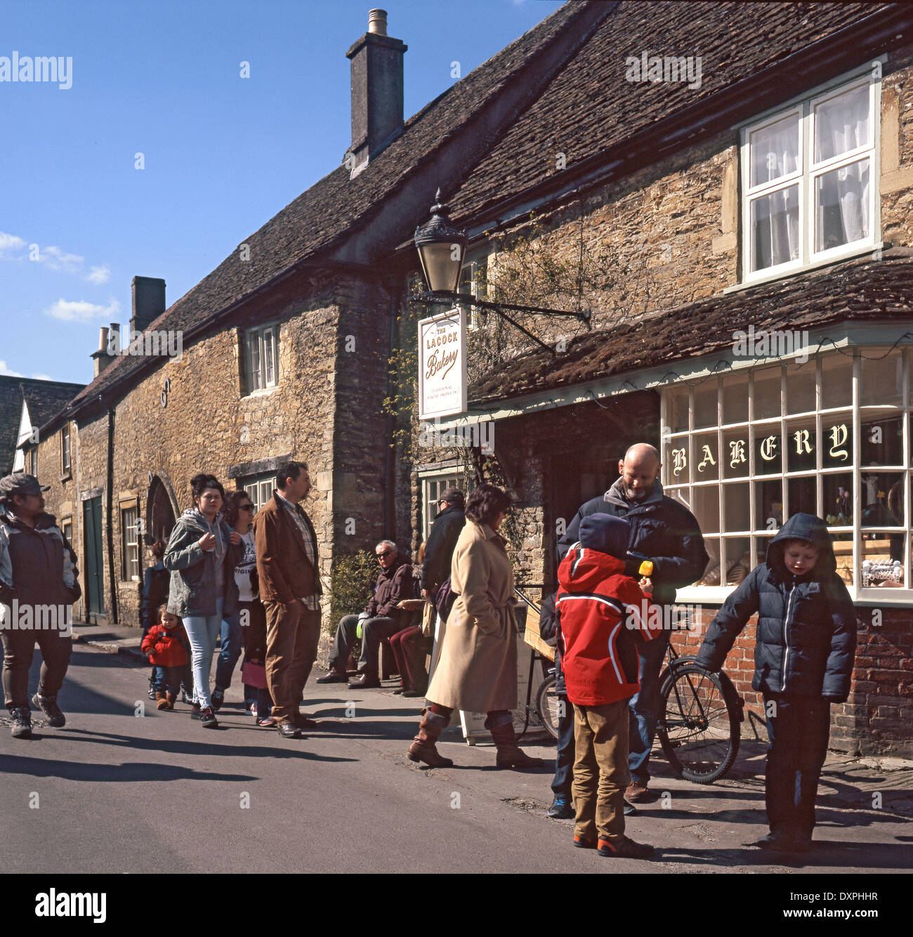 Lacock buildings and street scene hi-res stock photography and images ...