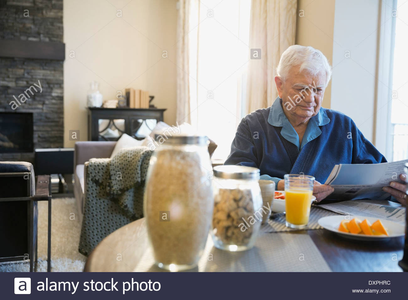 Man reading newspaper table hi-res stock photography and images - Alamy