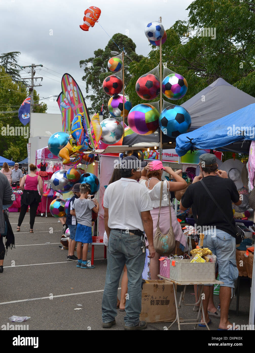 Street fairs hi-res stock photography and images - Alamy