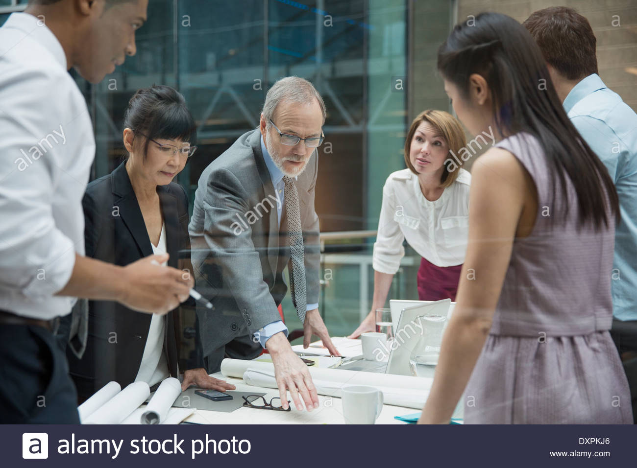 Serious business meeting suit table hi-res stock photography and images ...