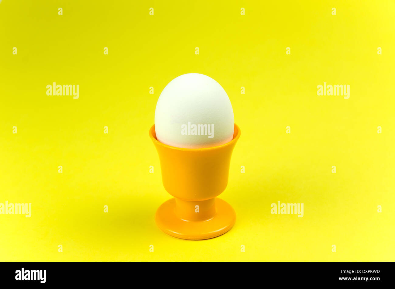 Single Easter Egg High Resolution Stock Photography and Images - Alamy