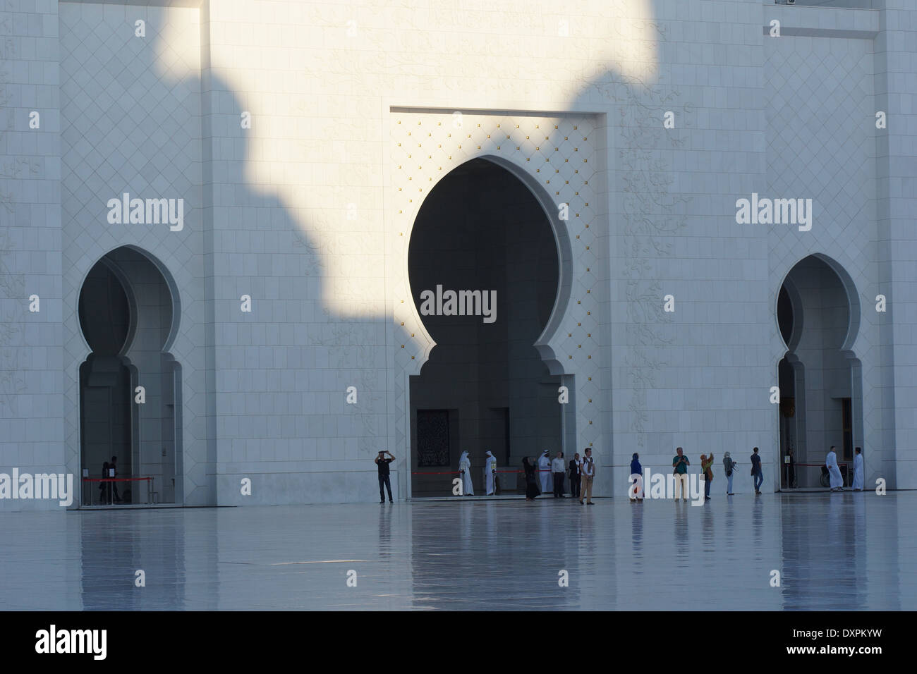 A view of part of the courtyard of the Sheikh Zayed Grand Mosque Stock ...