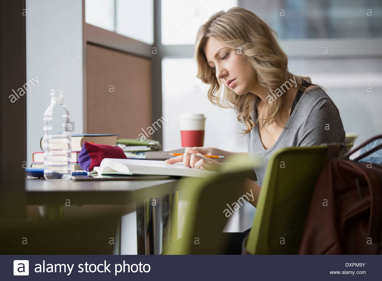 Student campus lounge hi-res stock photography and images - Alamy