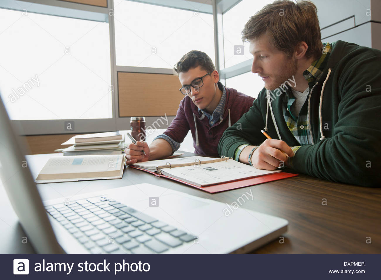 Students table hi-res stock photography and images - Alamy