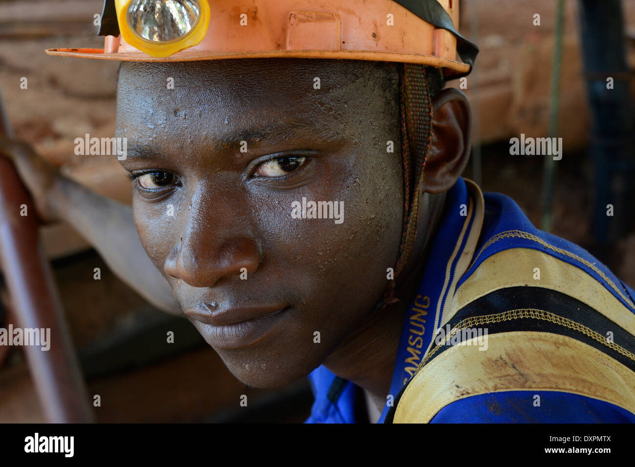 TANZANIA Geita, artisanal gold mining in Mgusu, where about 4000 people ...