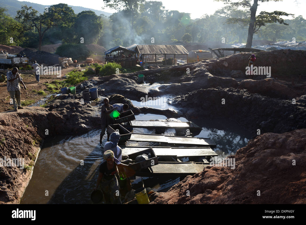TANZANIA Geita, artisanal gold mining in Mgusu, where about 4000 people ...