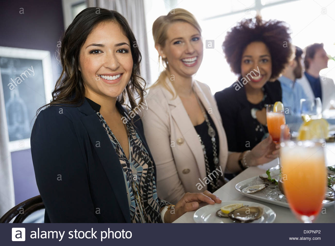 Women cocktails bar restaurant hi-res stock photography and images - Alamy