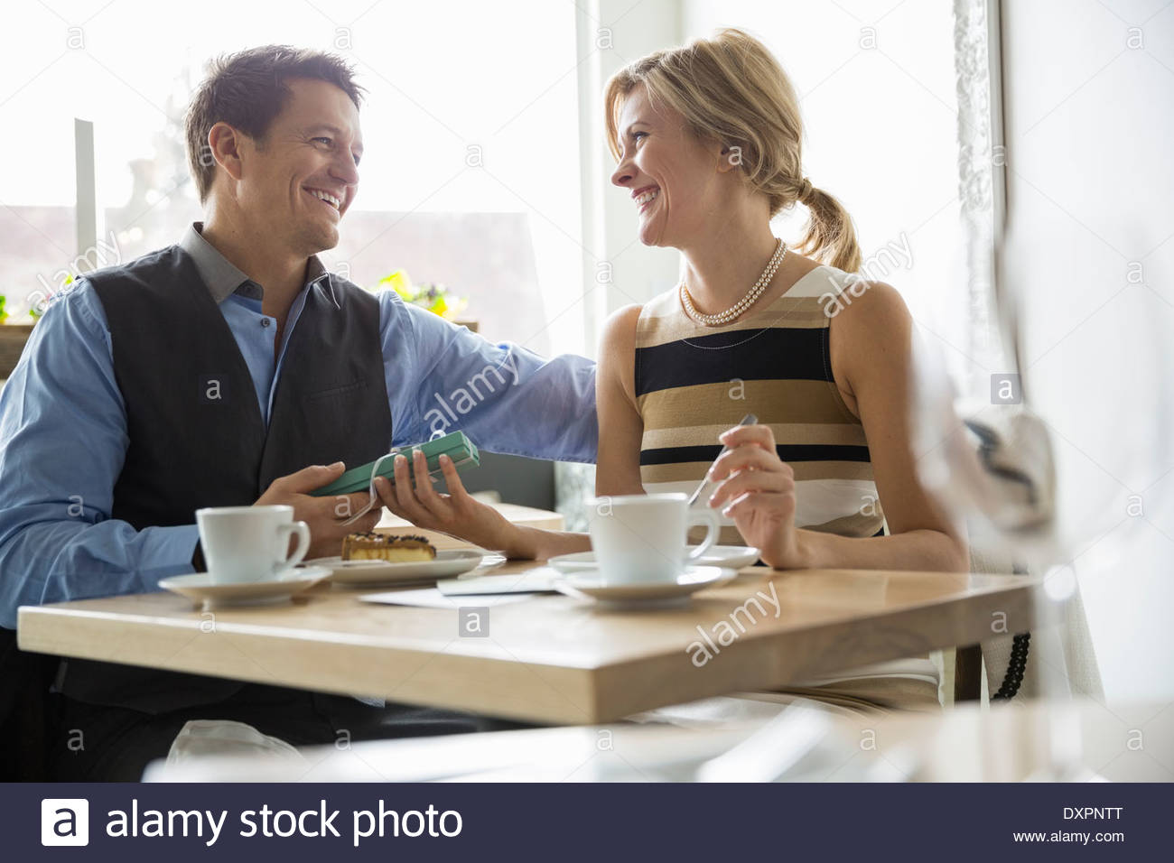 Man surprising girlfriend hi-res stock photography and images - Alamy