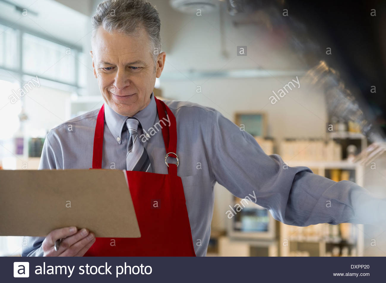 Taking inventory grocery store hi-res stock photography and images - Alamy