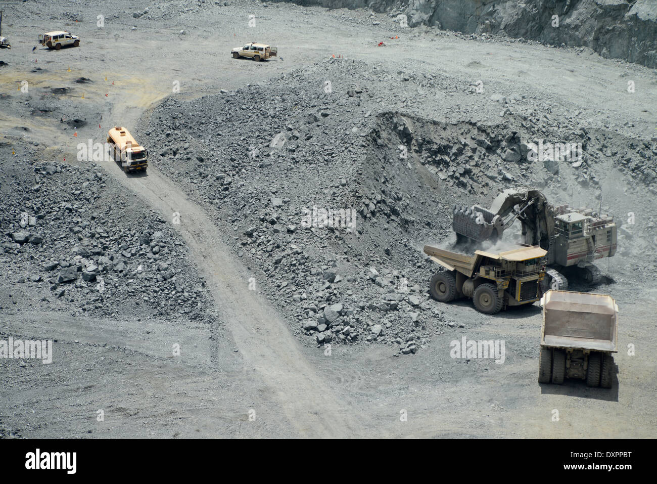 Tanzania geita gold mine open cast hi-res stock photography and images ...