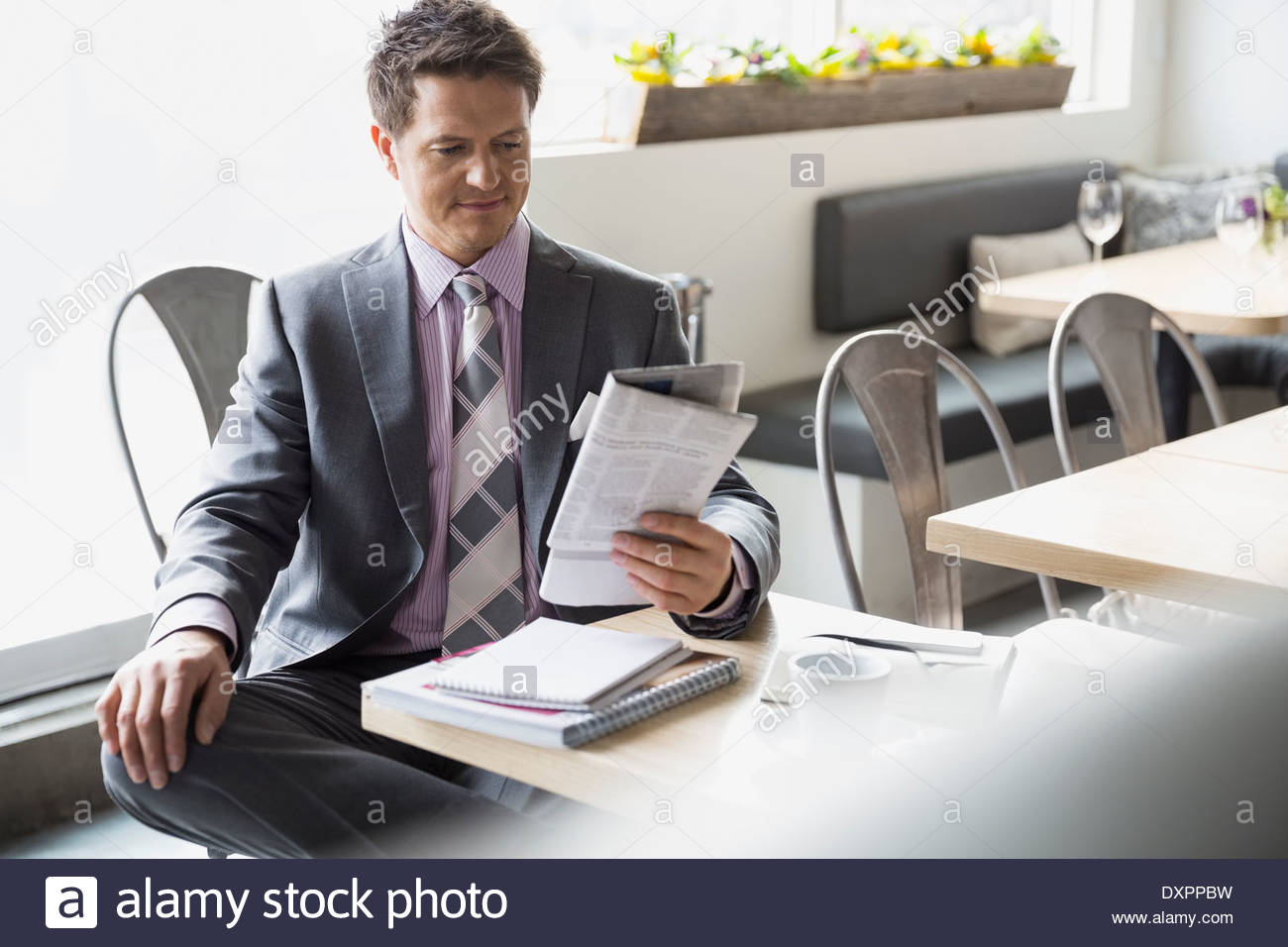 Man reading newspaper table hi-res stock photography and images - Alamy
