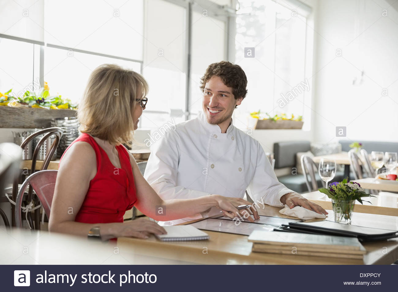 Chefs table hi-res stock photography and images - Alamy