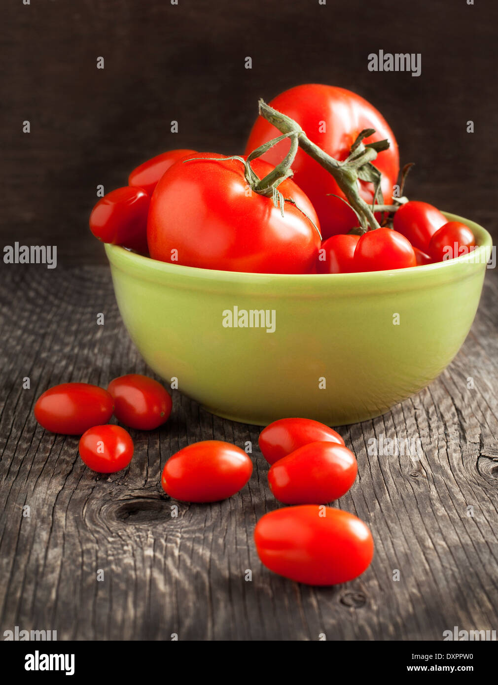 Fresh organic tomatoes close up hi-res stock photography and images - Alamy