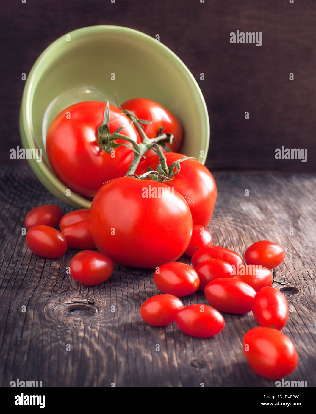 Fresh organic tomatoes close up hi-res stock photography and images - Alamy