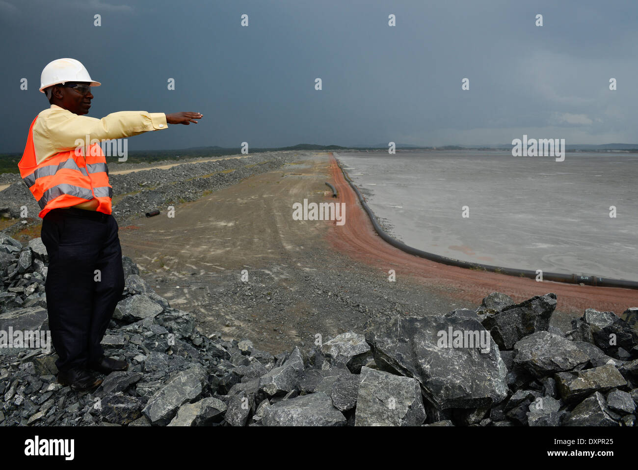Tanzania geita gold mine open cast hi-res stock photography and images ...