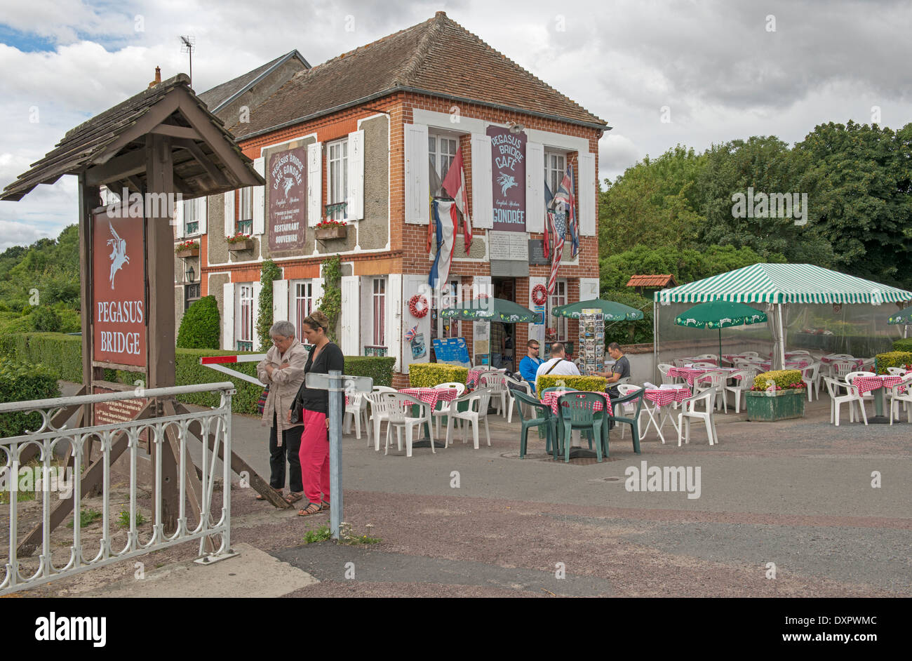 Gondree café in benouville hi-res stock photography and images - Alamy