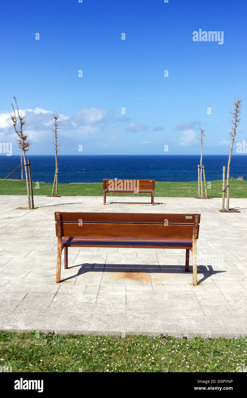 Ocean park bench hi-res stock photography and images - Alamy