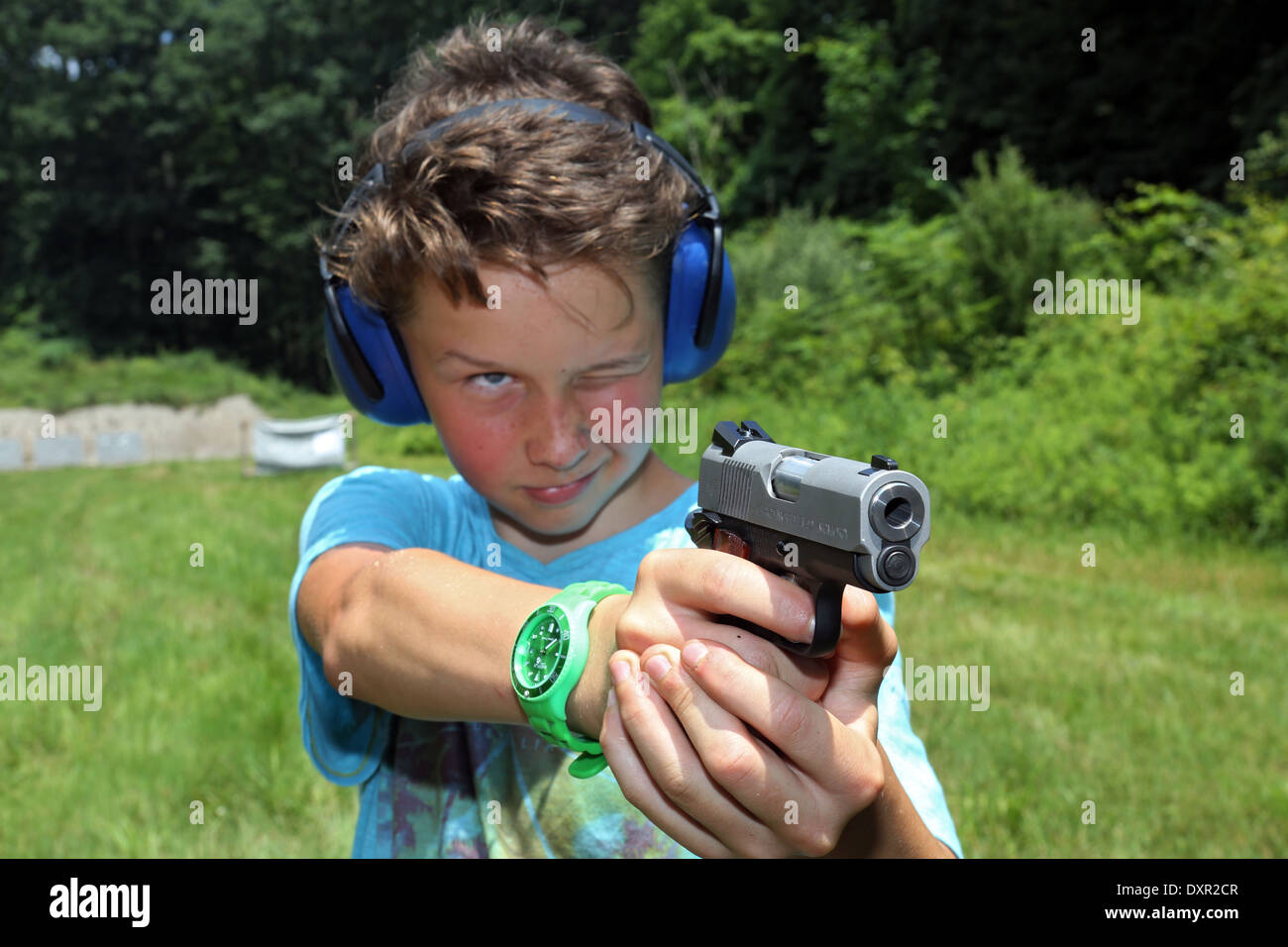 Boy with a gun hi-res stock photography and images - Alamy