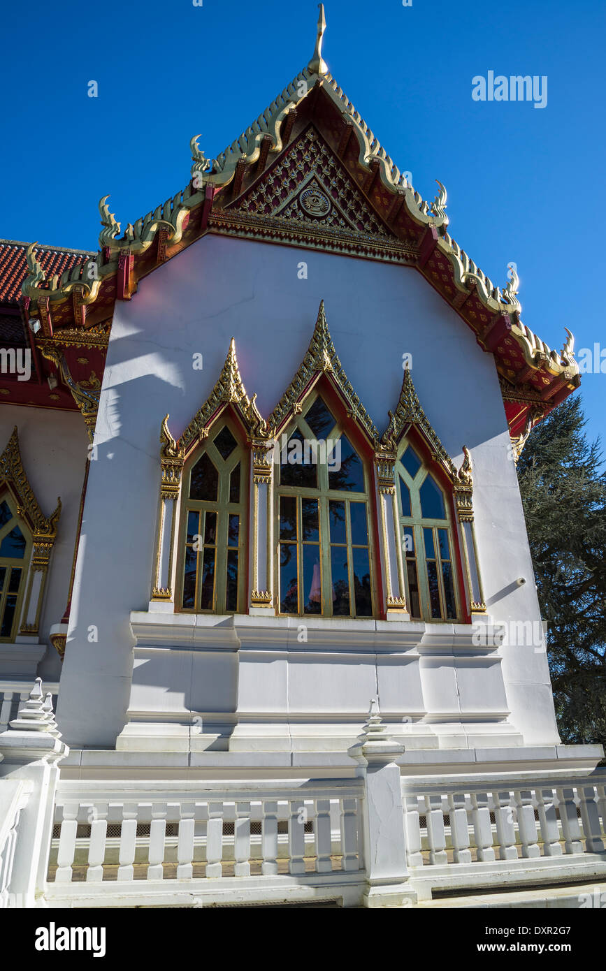 Buddhist temple exterior london hi-res stock photography and images - Alamy