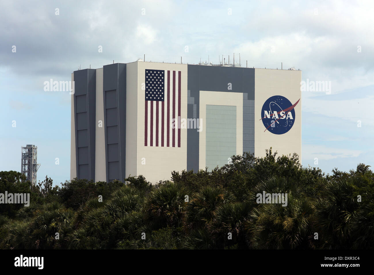 Vertical assembly center hi-res stock photography and images - Alamy