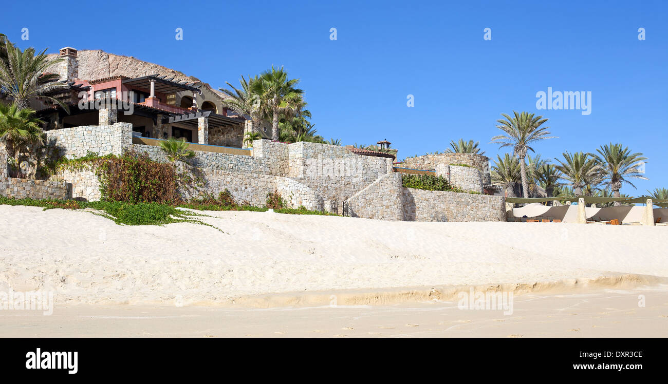 Modern architecture on beach hi-res stock photography and images - Alamy