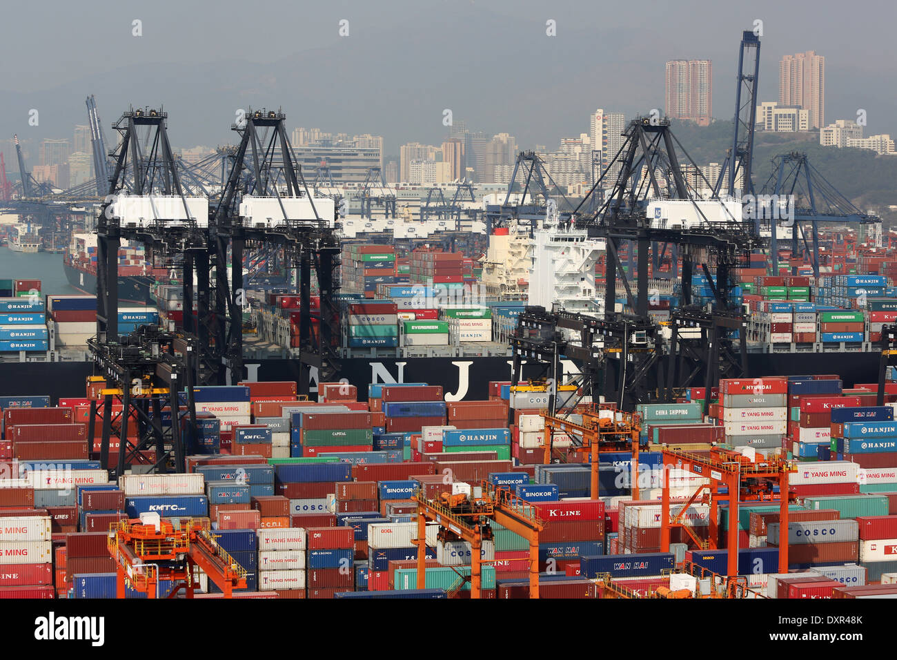 Hong Kong, China, Container ship in Hong Kong International Terminal ...