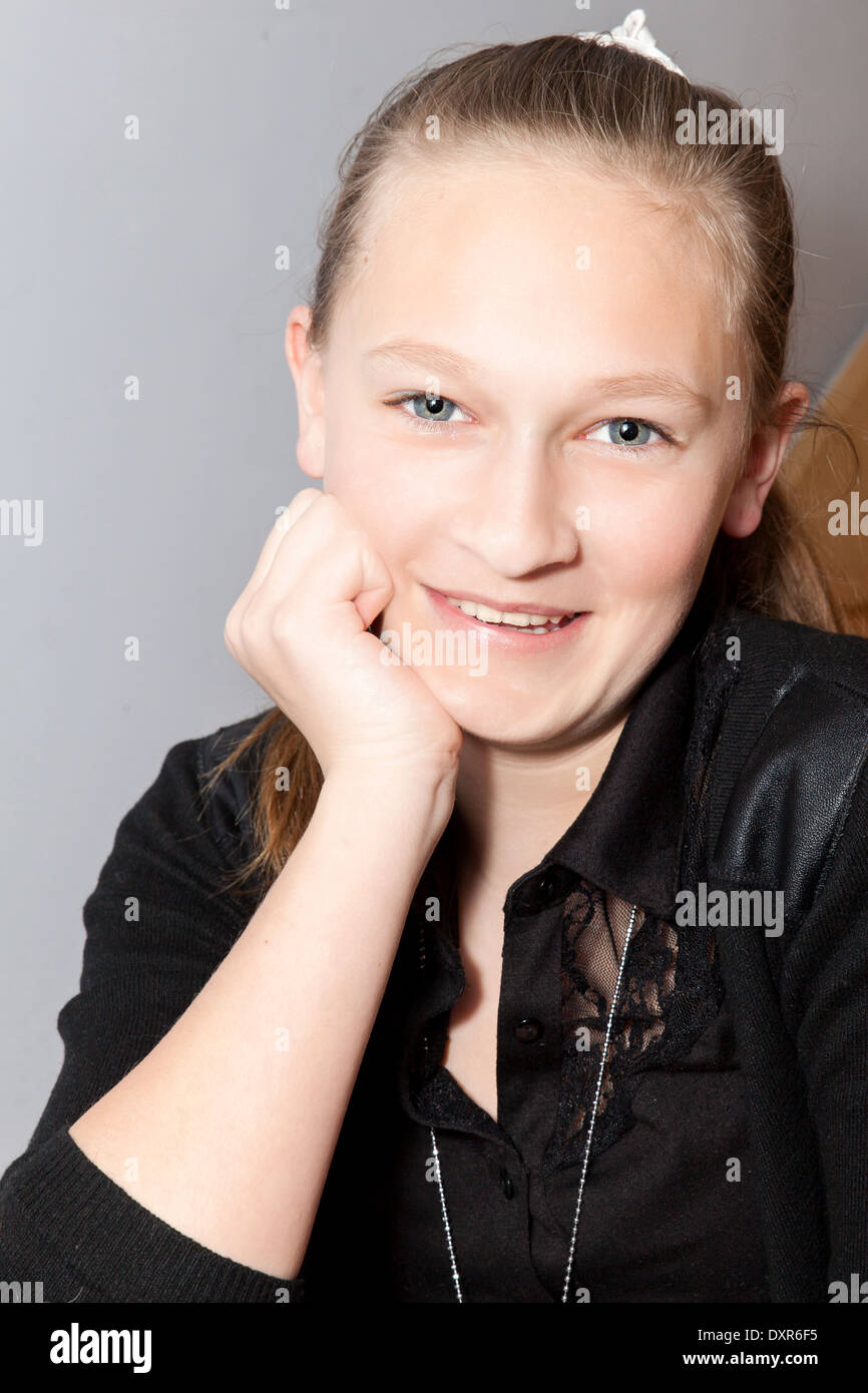 portrait of a beautiful happy girl Stock Photo - Alamy