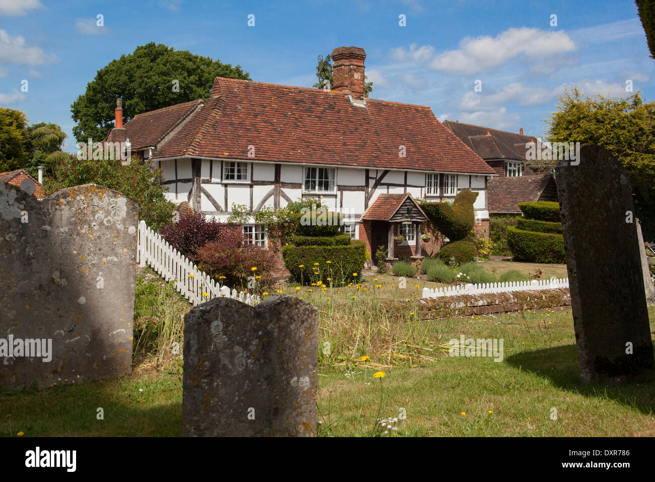 Cottage in Henfield Stock Photo - Alamy