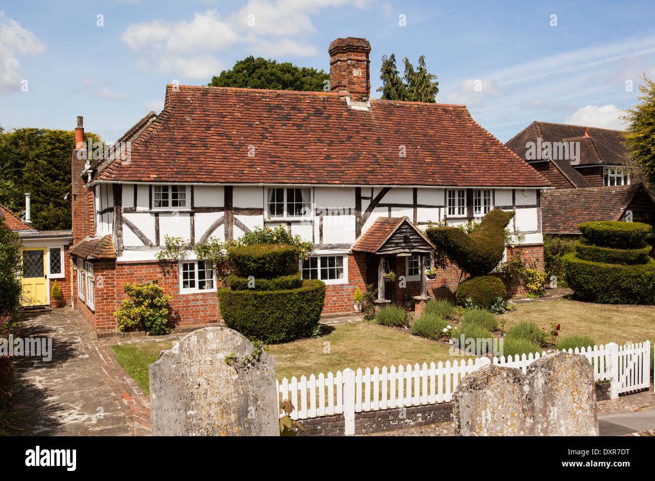 Cottage in Henfield Stock Photo - Alamy