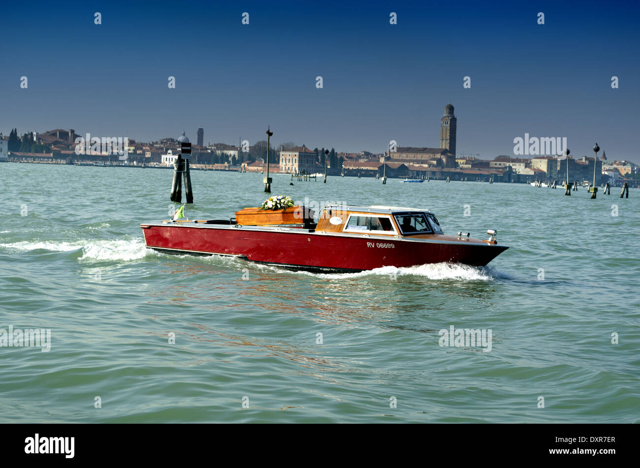 Funeral boat venice hi-res stock photography and images - Alamy