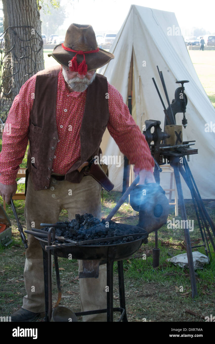 Army blacksmith hi-res stock photography and images - Alamy