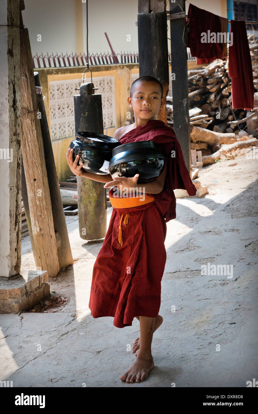 Myanmar, Yangon, Chaukhtatgyi paya Stock Photo - Alamy