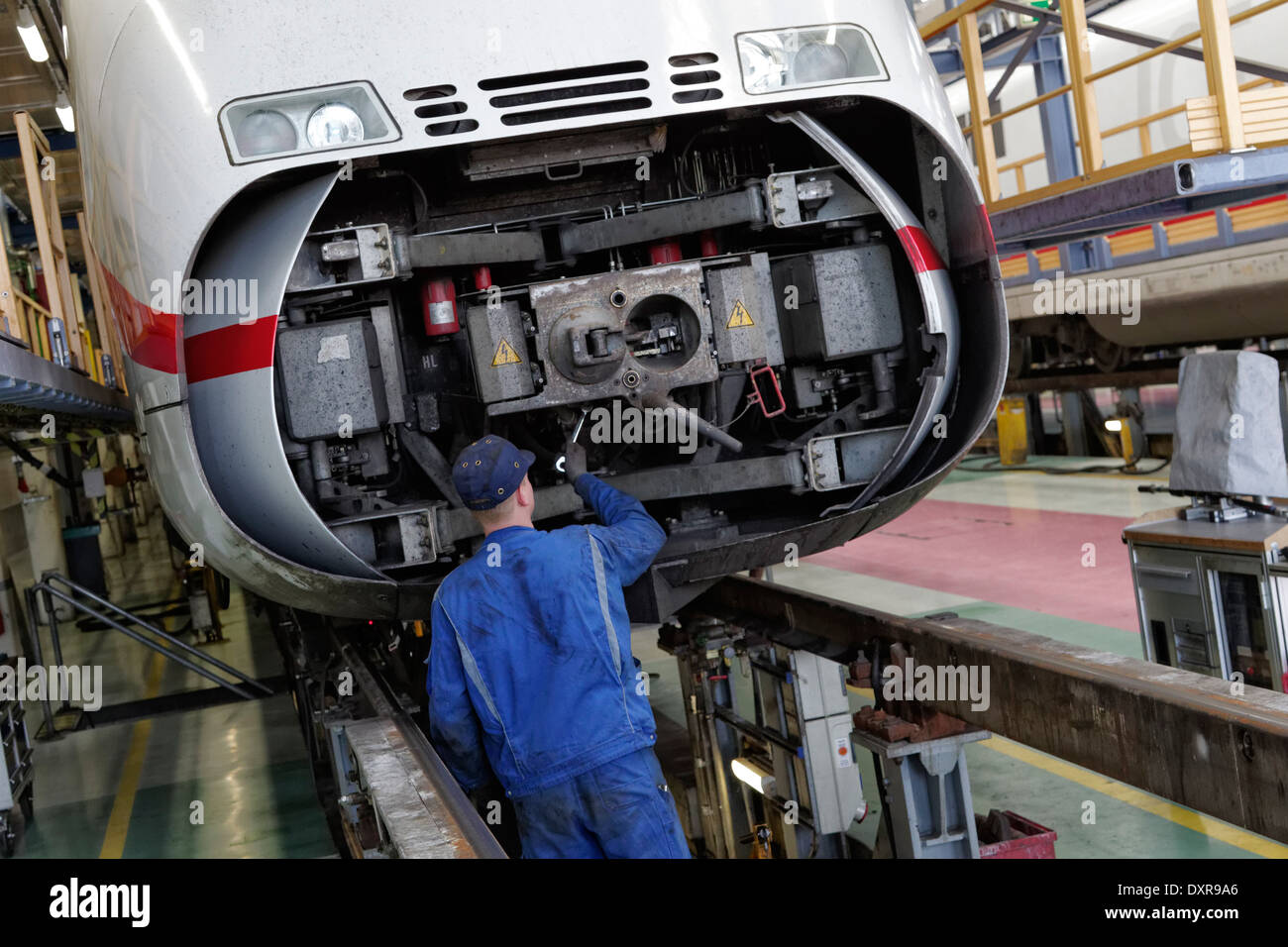 Berlin, Germany, coupling of an ICE 2 it checks Stock Photo - Alamy