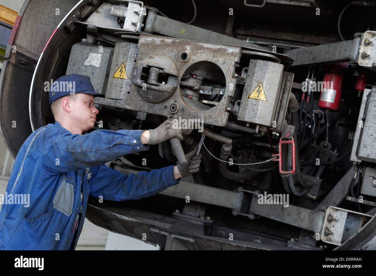 Berlin, Germany, coupling of an ICE 2 it checks Stock Photo - Alamy