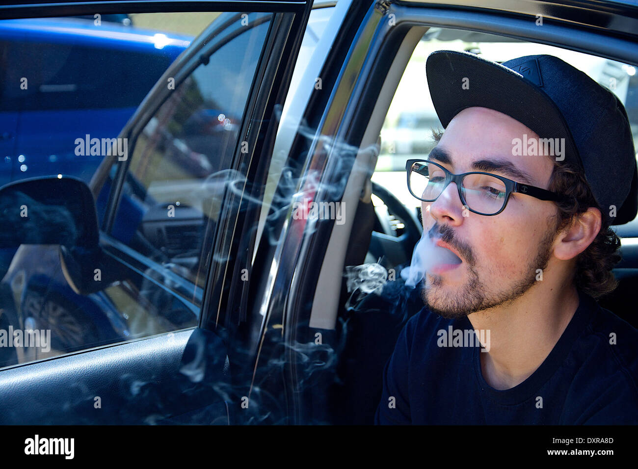 Boy smoking hi-res stock photography and images - Alamy