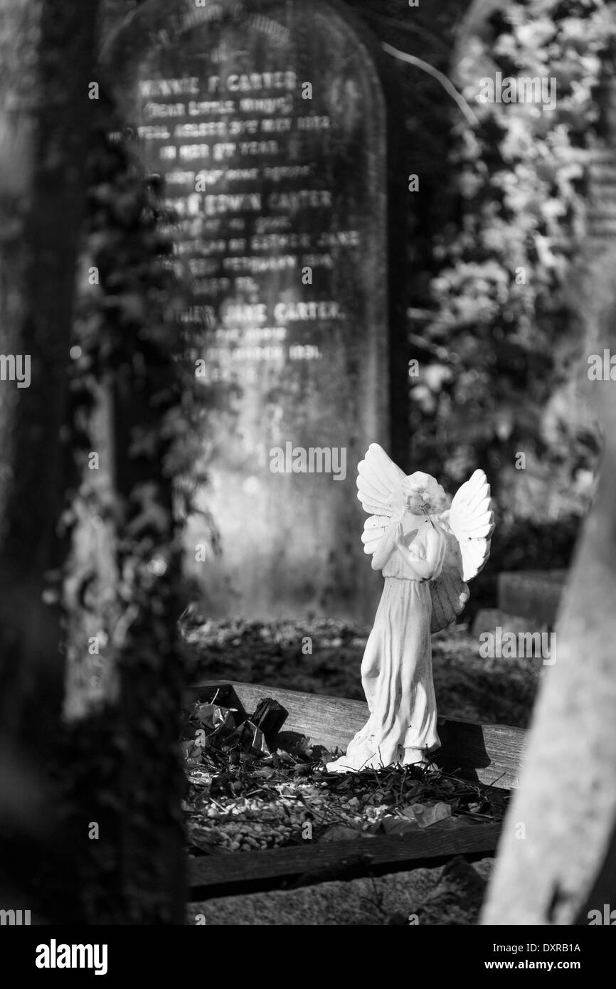Angel Statue In Highgate Cemetery Stock Photos & Angel Statue In ...