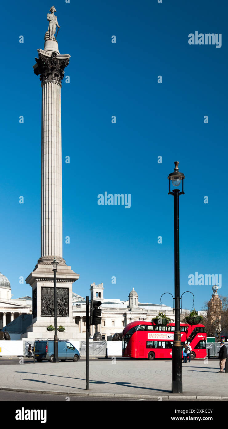 Trafalgar square nelson's column bus hi-res stock photography and ...