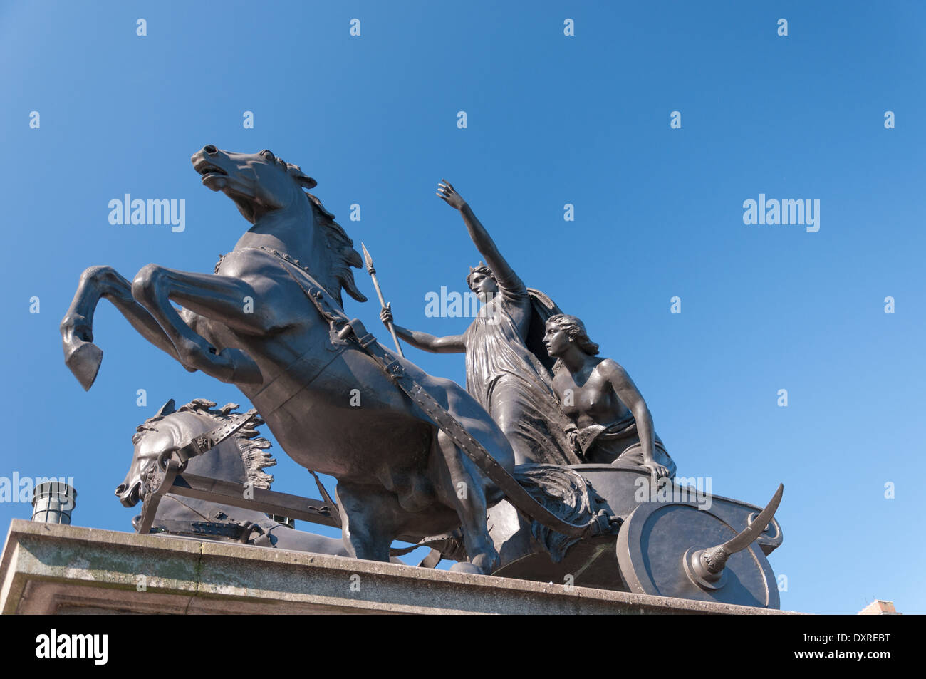 Boudica statue in london hi-res stock photography and images - Alamy