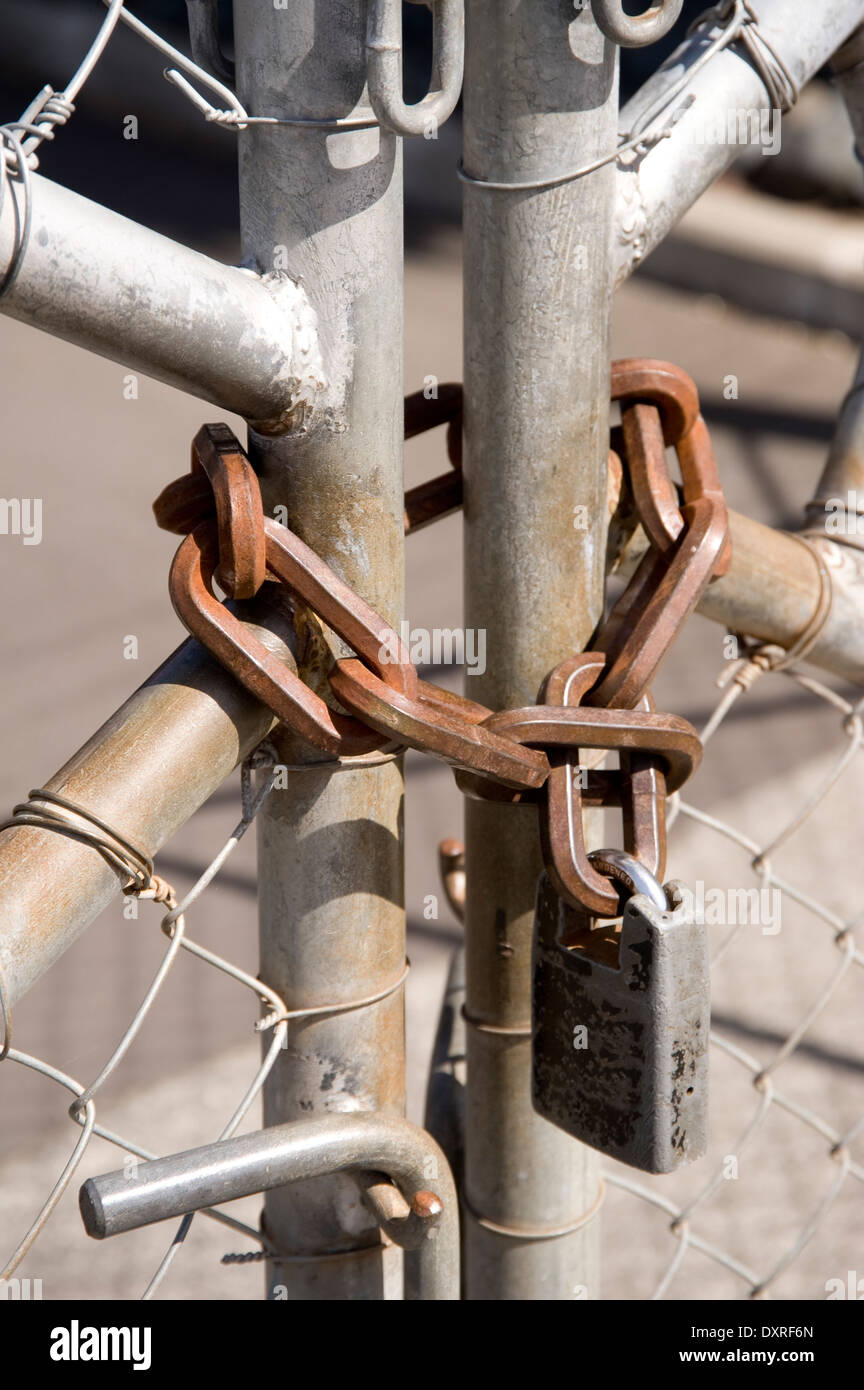 Chain lock gate hi-res stock photography and images - Alamy