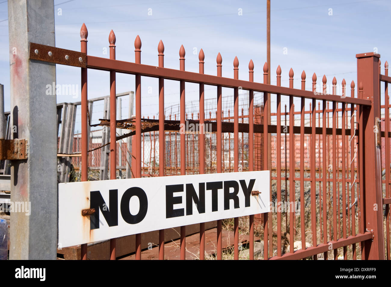 No entry sign on fence hi-res stock photography and images - Alamy