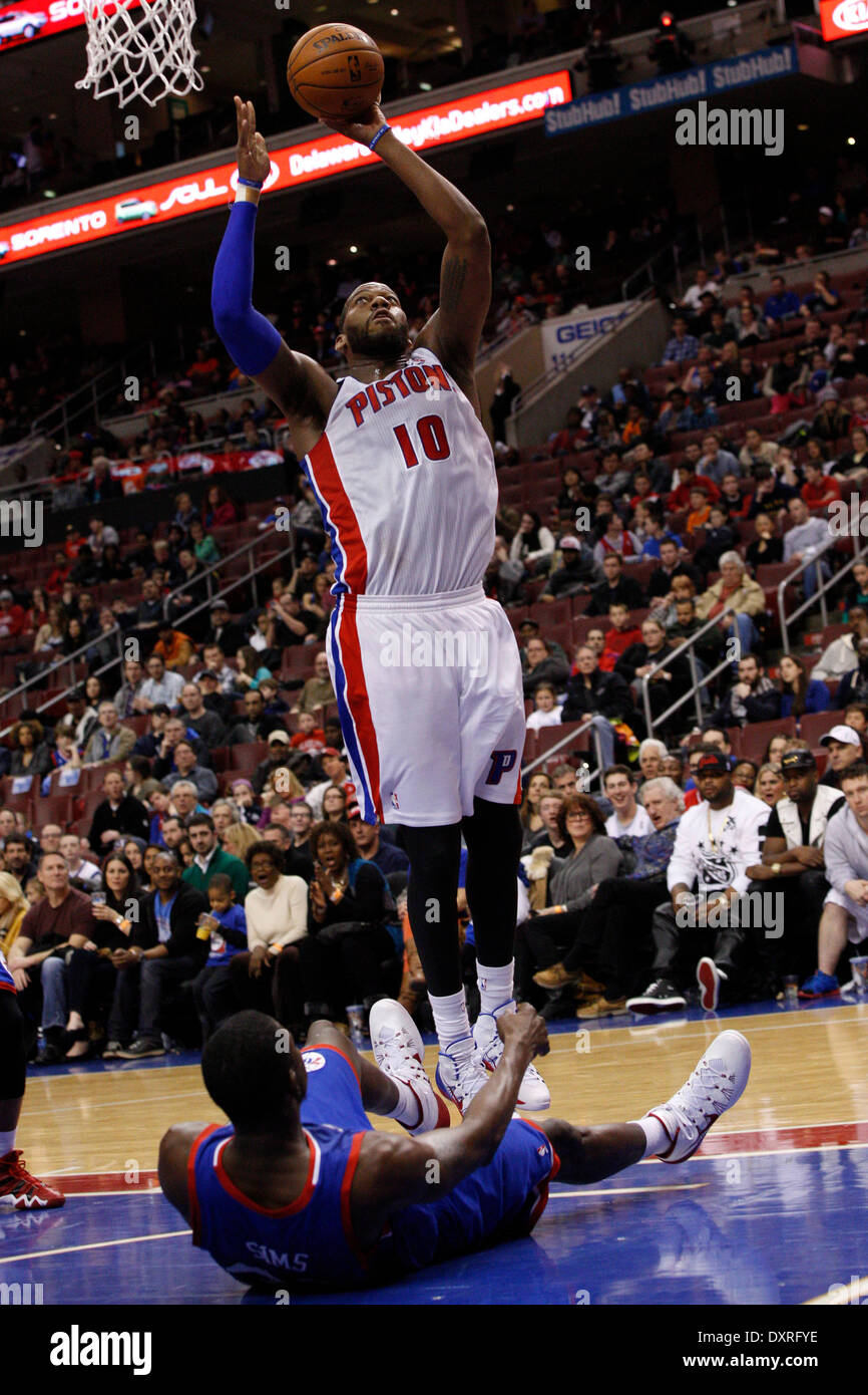 March 29, 2014: Detroit Pistons forward Greg Monroe (10) puts up the ...