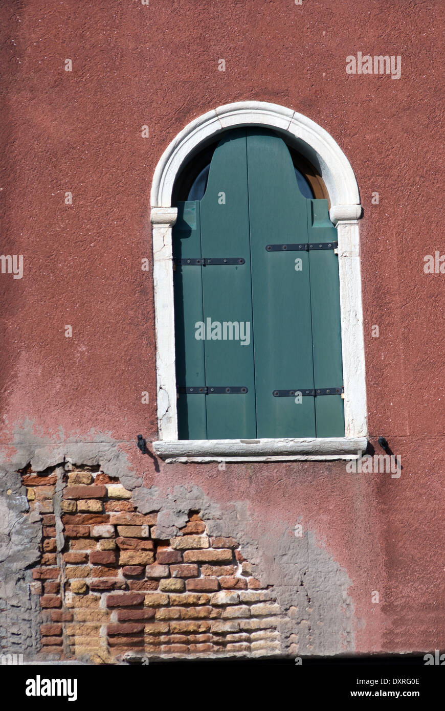 Traditional venetian vintage window close up in Venice Stock Photo - Alamy