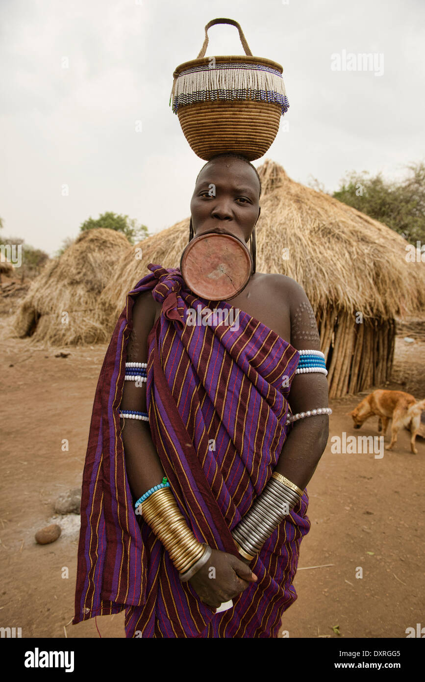 Mursi hi-res stock photography and images - Alamy