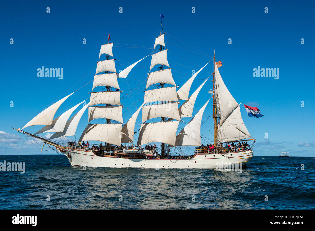 Tall ship under full sail hi-res stock photography and images - Alamy